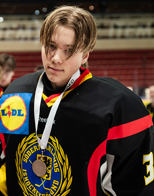 Douglas Nilsson - Stats, Contract, Salary & More